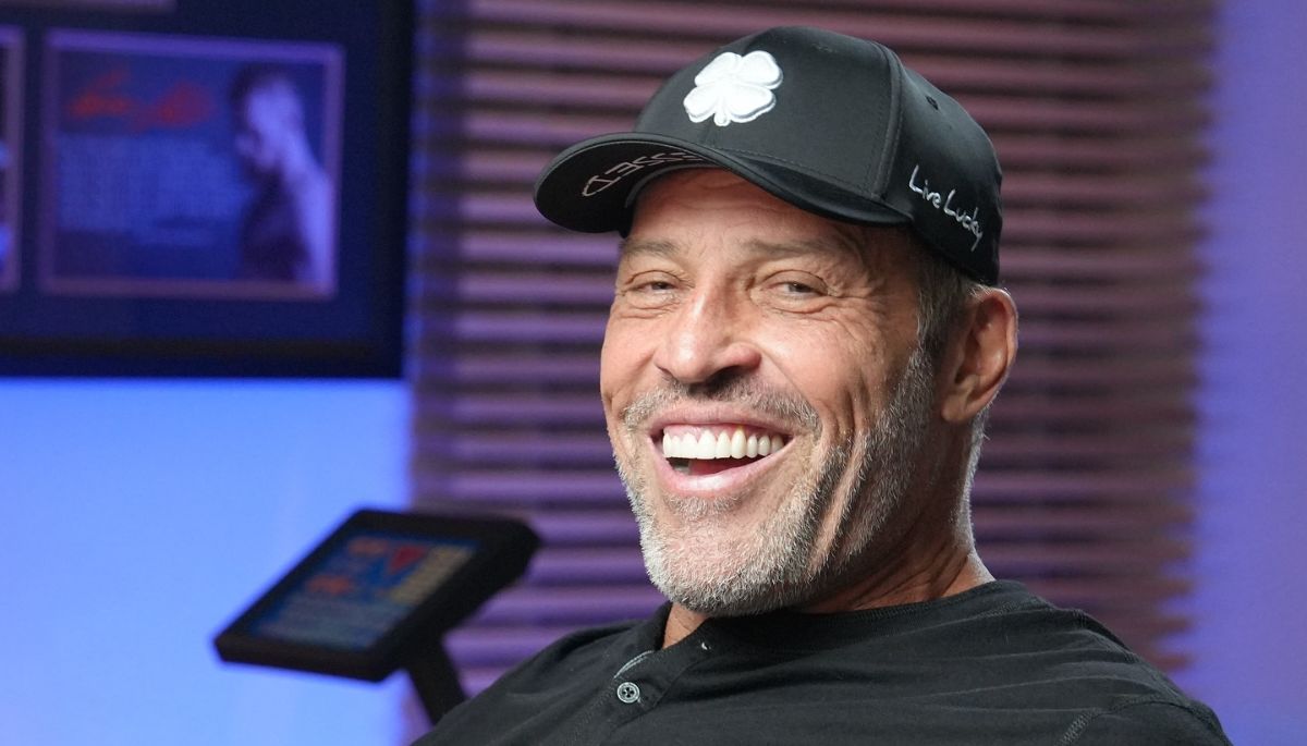 A Deep Dive Into Tony Robbins' Fortune and Earnings